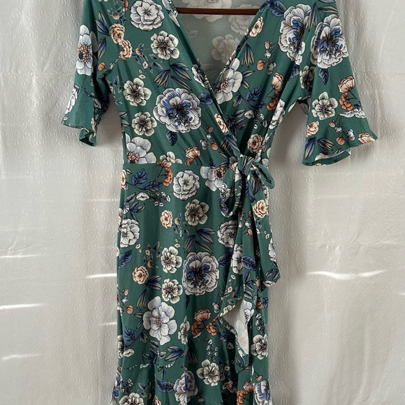 Gilli | Dresses | Gilli Green Wrap Midi Dress With Flutter Sleeves ...